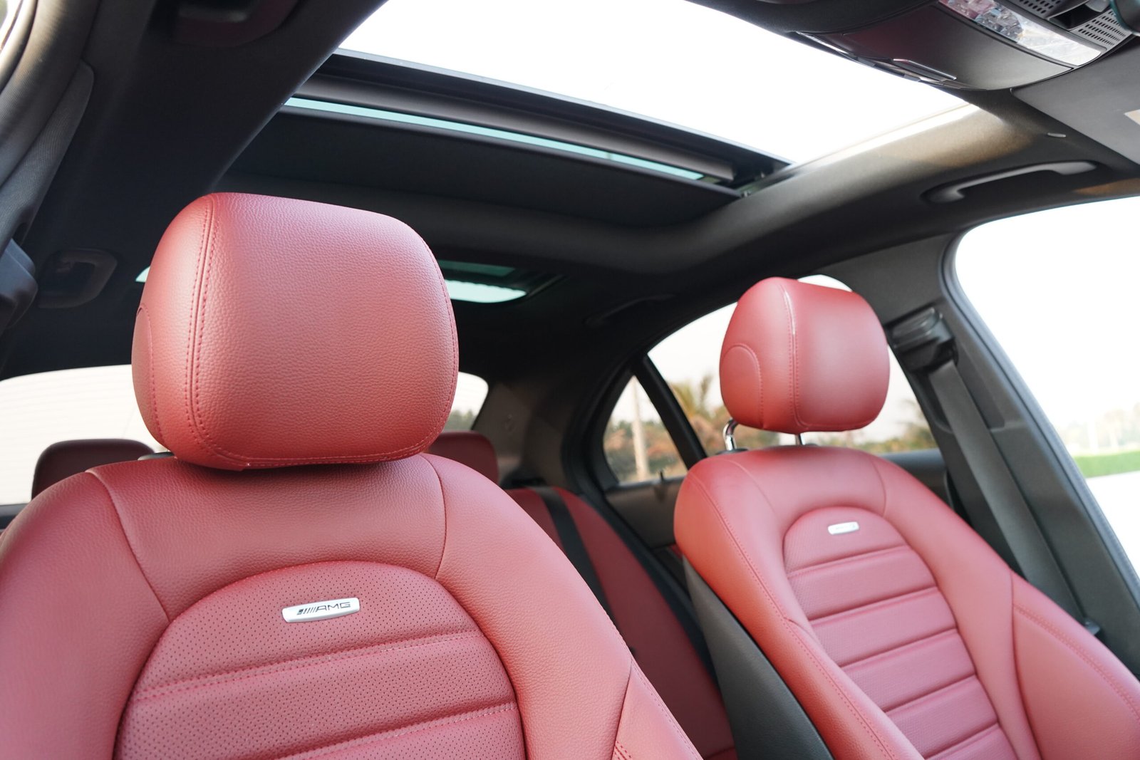 Mercedes Benz C300 - Dubai 2000 Cars