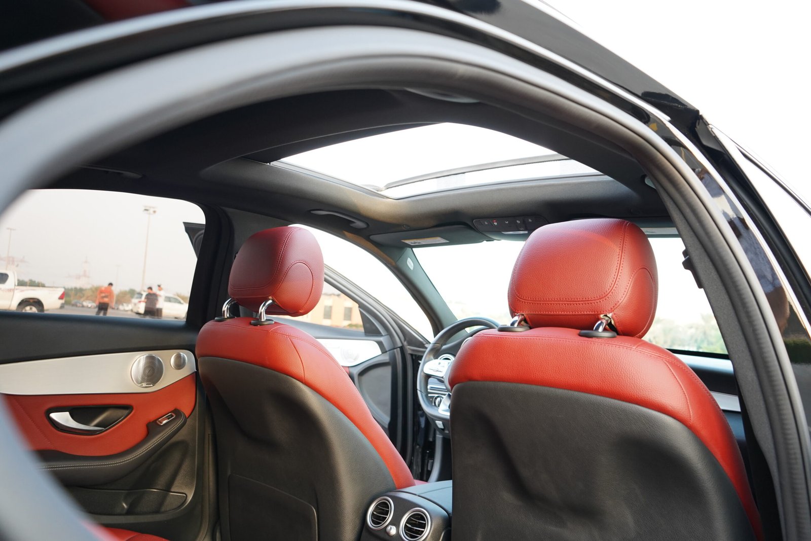 Mercedes Benz C300 - Dubai 2000 Cars