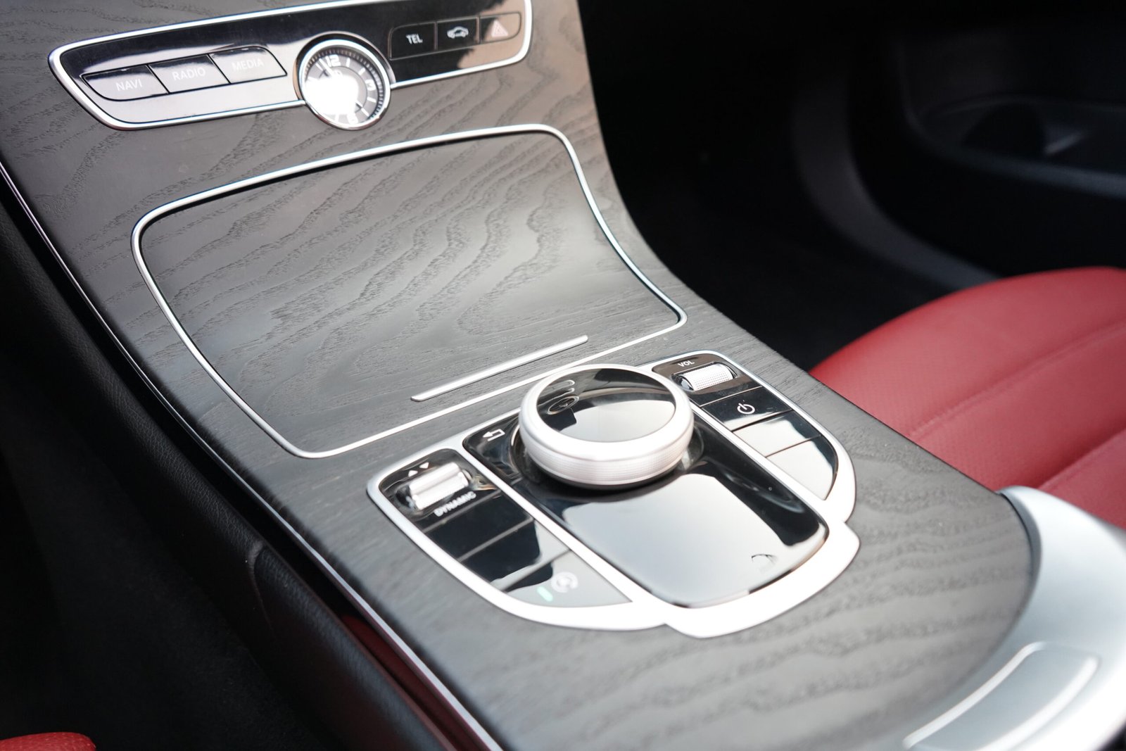 Mercedes Benz C300 - Dubai 2000 Cars